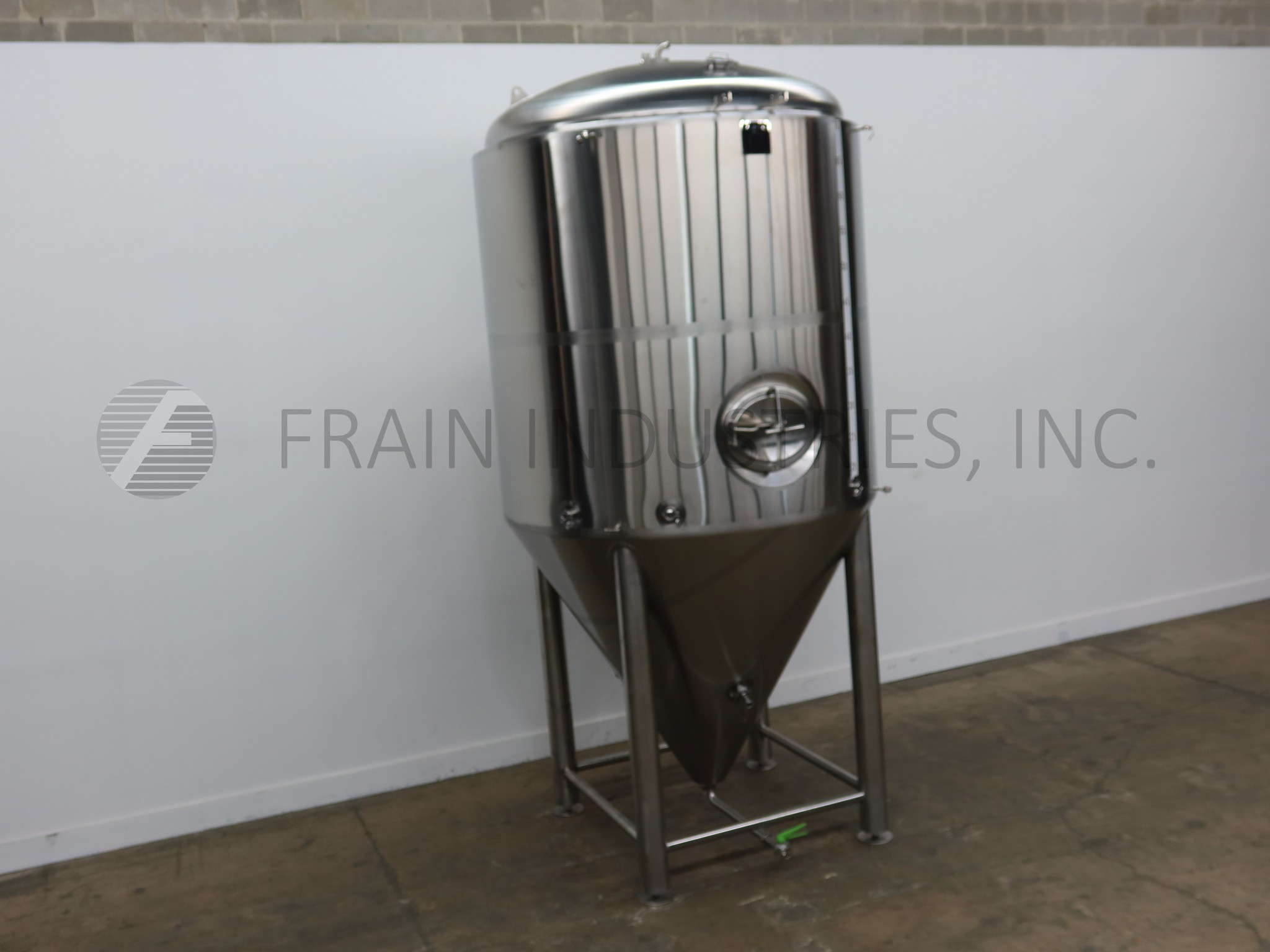 Alpha Brewing Operations Tank SS JKT 2300 GAL for Sale 5J3982